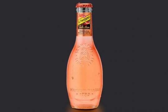Schweppes lanza bebida de pomelo enfocada en la coctelería - The Food Tech