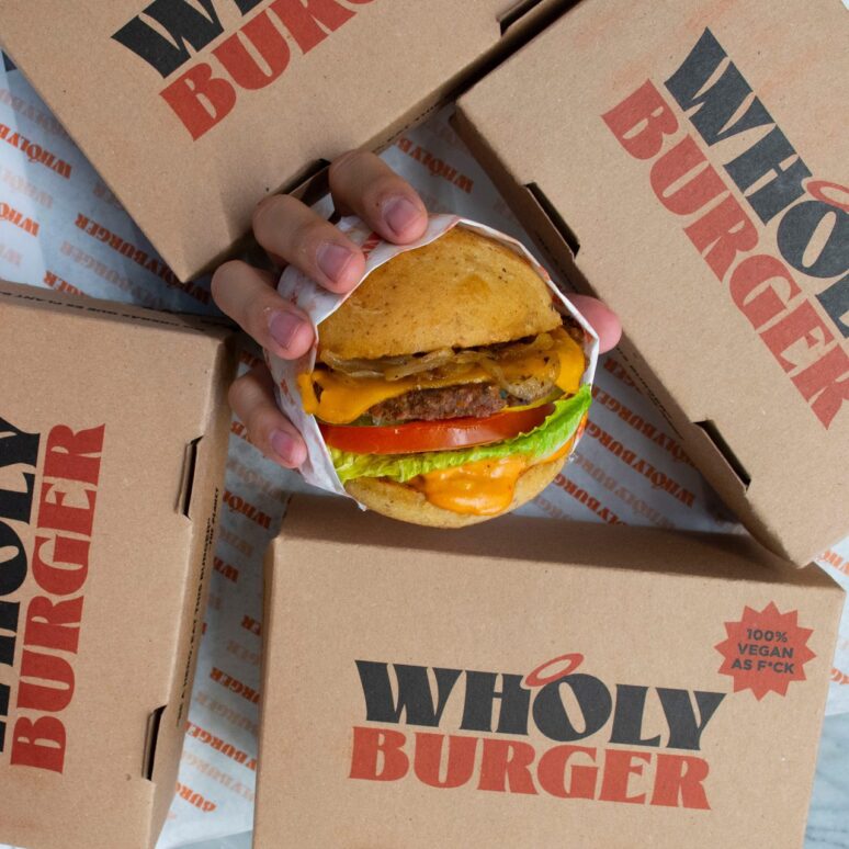 La hamburguesa plant-based Wholy Burger llega a México